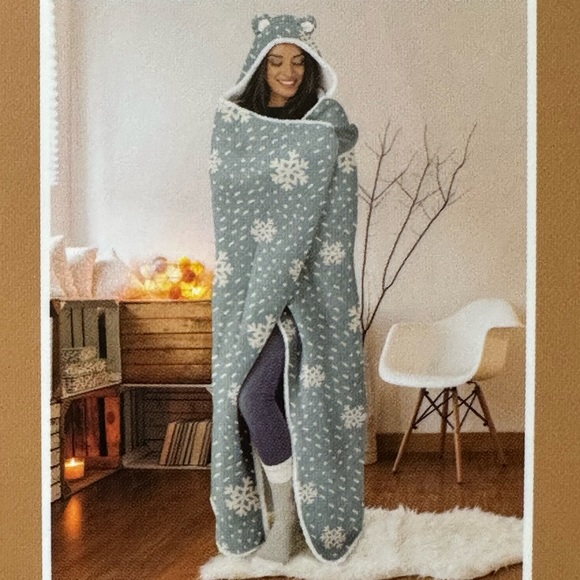 Homespun Holiday | Bedding | Homespun Holiday Snowflake Sherpa Hooded ...